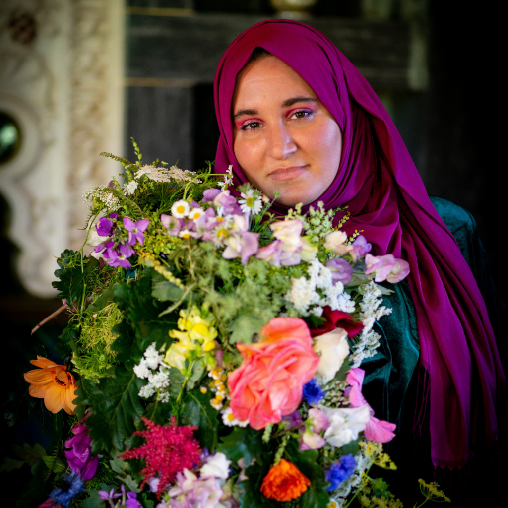 Barddoniaeth: Gwenu yn Llygaid y Storm - Canolfan Ysgrifennu Tŷ Newydd ...